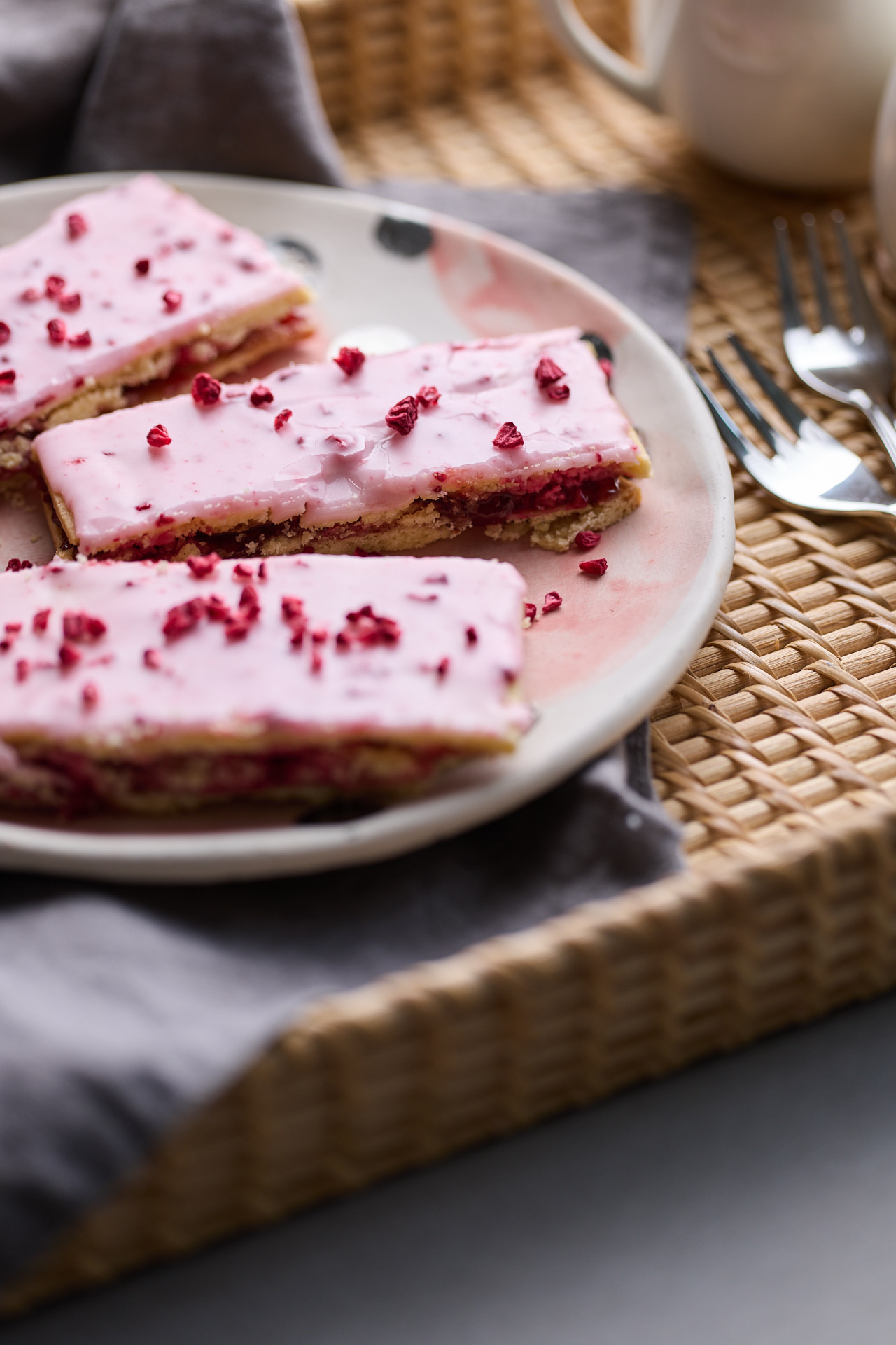 Hindbærsnitter (Danish raspberry slice bars) « Iron Chef Shellie