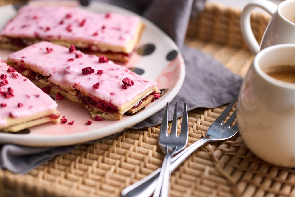 Hindbærsnitter (Danish raspberry slice bars) « Iron Chef Shellie